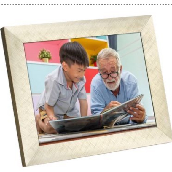 Polaroid | Accents | 8 Wifi Digital Photo Frame Brushed Gold Polaroid ...